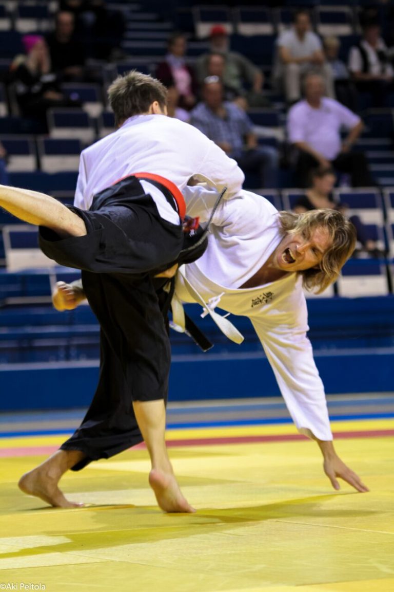 In English - Luovaa kamppailua